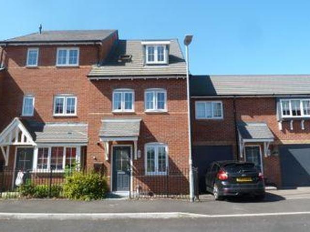 3 Bedrooms Semi detached house for sale in Winter Gate Road, Gloucester GL2