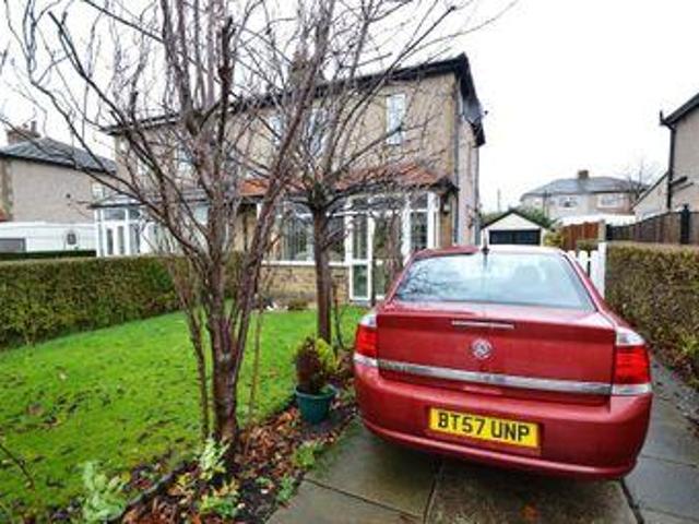 3 Bedrooms Semi detached house for sale in Wrose Road, Bradford BD2