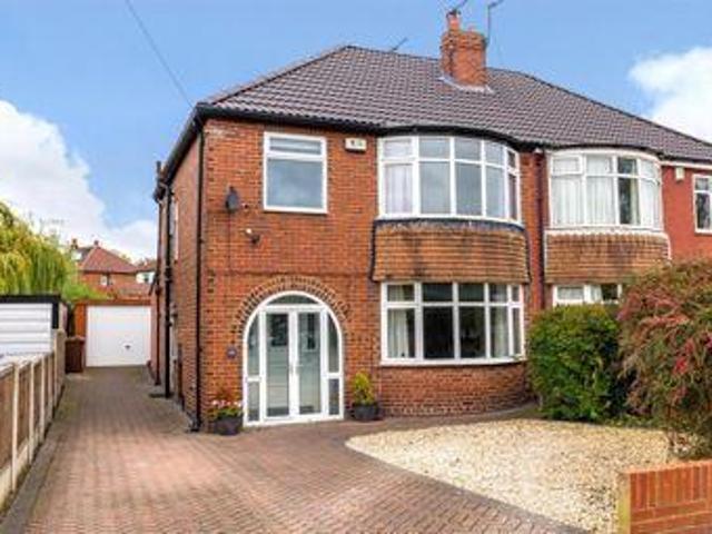 3 Bedrooms Semi detached house for sale in Wynford Mount, West Park LS16