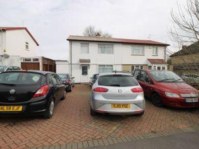 3 Bedrooms Semi detached house for sale in Totteridge Drive, High Wycombe HP13