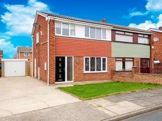3 Bedrooms Semi detached house for sale in Towton Drive, Castleford WF10