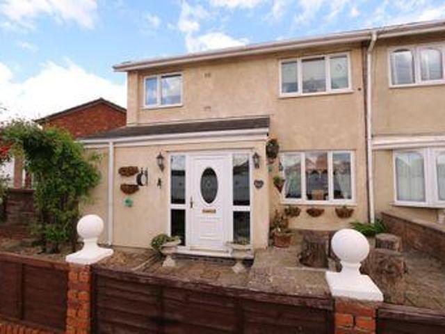3 Bedrooms Semi detached house for sale in Torrington Drive, Hyde SK14