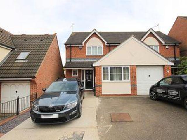 3 Bedrooms Semi detached house for sale in Tortoiseshell Way, Braintree CM7