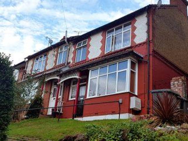 3 Bedrooms Semi detached house for sale in Talbot Road, Luton LU2