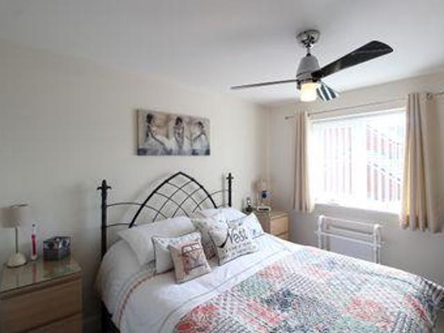 3 Bedrooms Semi detached house for sale in Tarn Close, Willenhall WV13