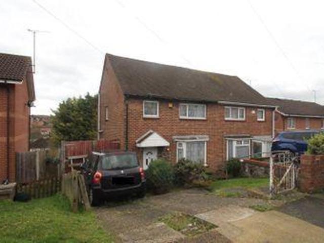 3 Bedrooms Semi detached house for sale in Tedder Avenue, Chatham, Kent ME5