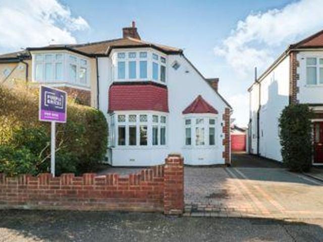 3 Bedrooms Semi detached house for sale in The Bramblings, Highams Park E4