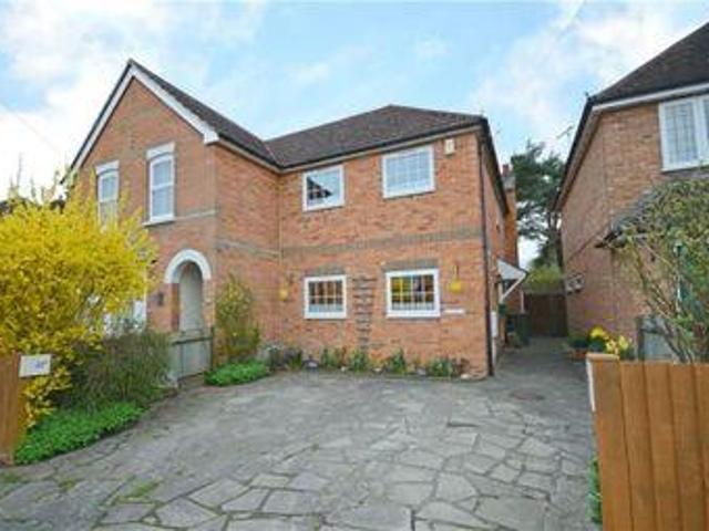 3 Bedrooms Semi detached house for sale in The Broadway, Sandhurst, Berkshire GU47