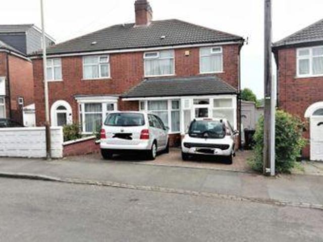 3 Bedrooms Semi detached house for sale in The Circle, Leicester LE5