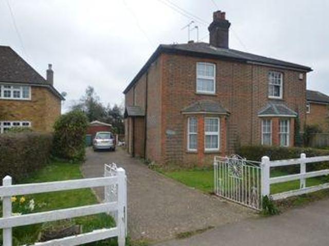 3 Bedrooms Semi detached house for sale in The Common, Holmer Green, High Wycombe HP15
