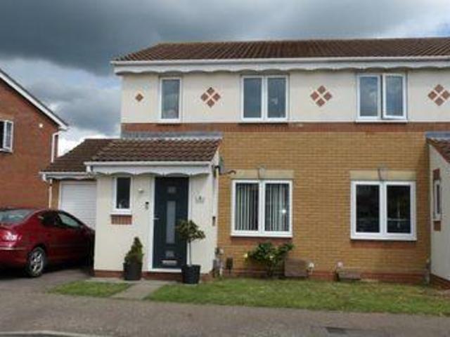 3 Bedrooms Semi detached house for sale in The Finches, Sandy, Bedfordshire SG19
