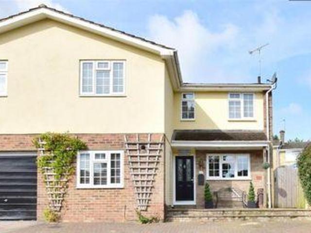 3 Bedrooms Semi detached house for sale in The Glade, Walderslade, Chatham, Kent ME5