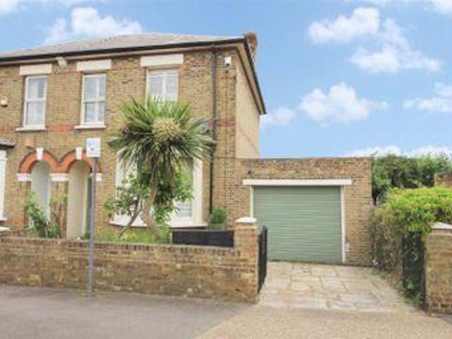 3 Bedrooms Semi detached house for sale in The Greenway, Cowley, Uxbridge UB8