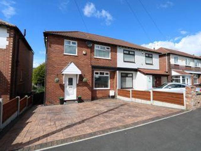 3 Bedrooms Semi detached house for sale in The Quadrant, Offerton, Stockport SK1