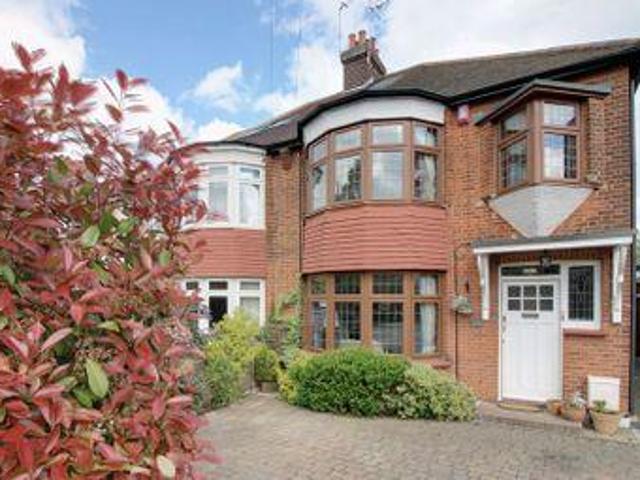 3 Bedrooms Semi detached house for sale in The Ridgeway, Enfield EN2