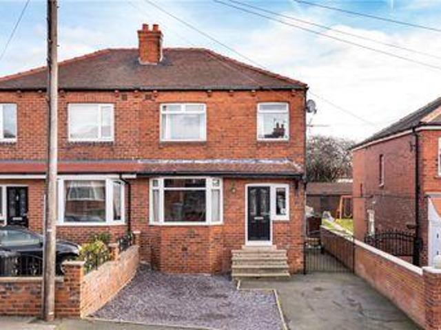 3 Bedrooms Semi detached house for sale in Thirlmere Drive, Tingley, Wakefield, West Yorkshire WF3