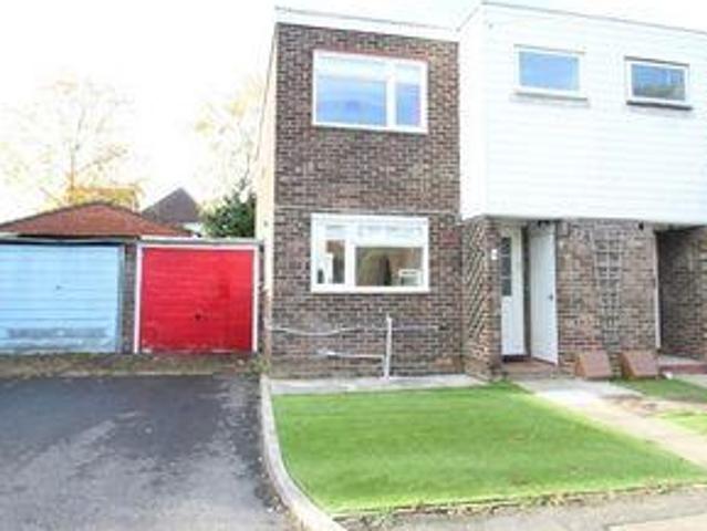 3 Bedrooms Semi detached house for sale in Thornton Close, Guildford, Surrey GU2