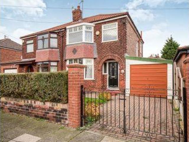 3 Bedrooms Semi detached house for sale in Thorn Road, Swinton, Manchester, Greater Manchester M27