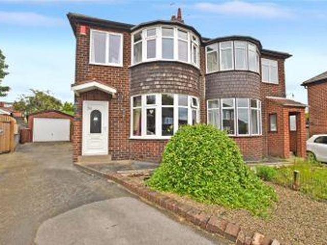 3 Bedrooms Semi detached house for sale in Thornefield Crescent, Tingley, Wakefield, West Yorkshire WF3