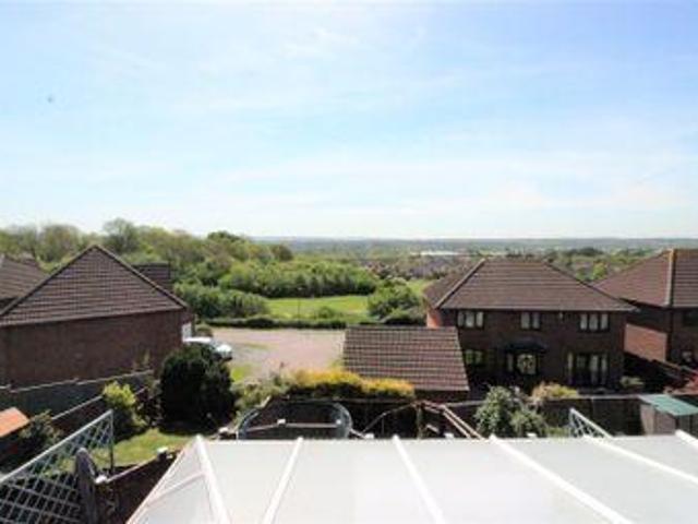 3 Bedrooms Semi detached house for sale in Thornhill Drive, St Andrews Ridge, Swindon SN25