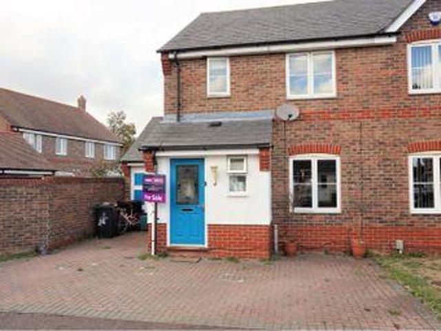 3 Bedrooms Semi detached house for sale in Threshers End, Colchester CO3