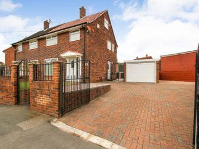 3 Bedrooms Semi detached house for sale in Throstle Road North, Leeds LS10