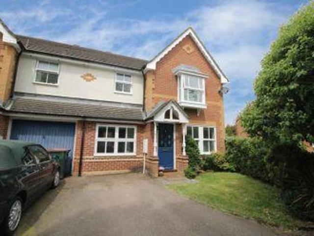 3 Bedrooms Semi detached house for sale in Tullett Road, Maidenbower, Crawley RH10