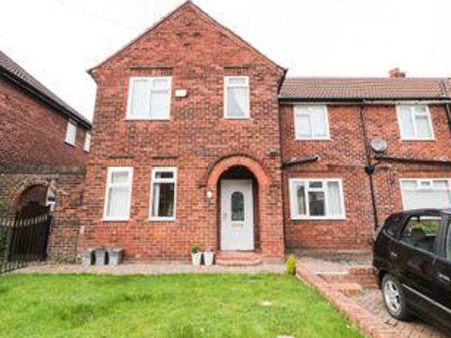 3 Bedrooms Semi detached house for sale in Turner Avenue, Irlam, Manchester M44