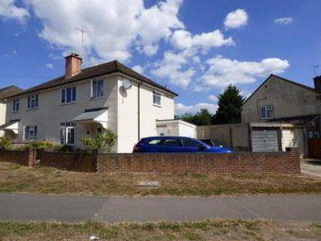 3 Bedrooms Semi detached house for sale in Twelve Acre Crescent, Farnborough GU14