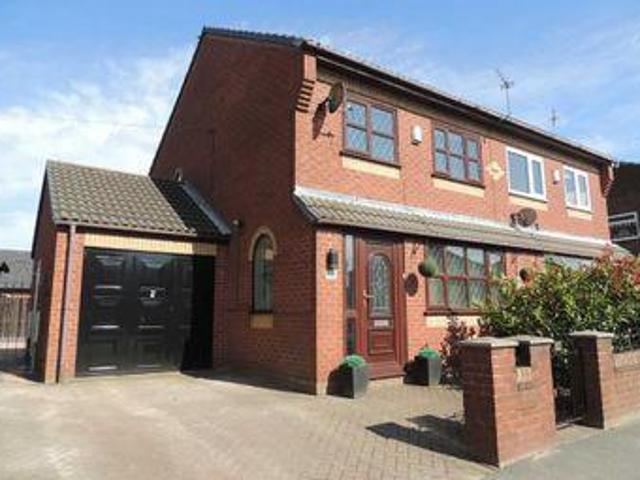 3 Bedrooms Semi detached house for sale in Two Trees Lane, Denton, Manchester M34