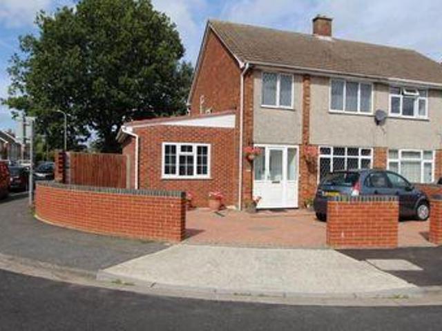 3 Bedrooms Semi detached house for sale in Ullswater Close, Hayes UB4