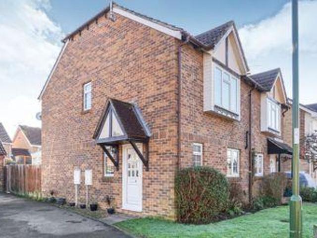 3 Bedrooms Semi detached house for sale in Ullswater Drive, Littlehampton BN17