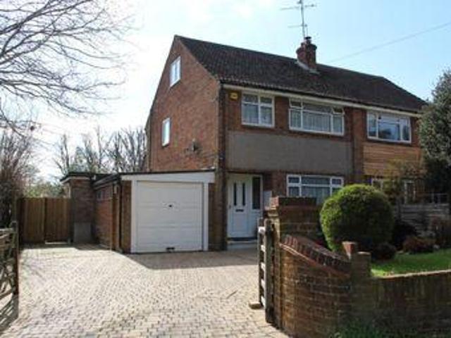 3 Bedrooms Semi detached house for sale in Upper Weybourne Lane, Farnham GU9