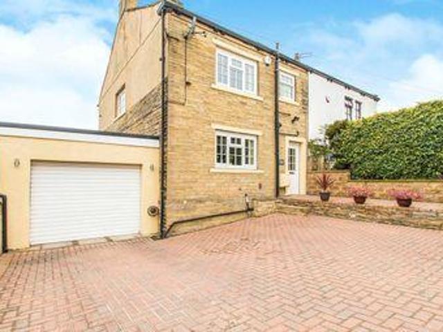 3 Bedrooms Semi detached house for sale in Uppermoor, Pudsey LS28