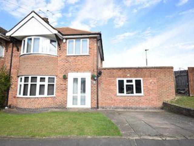 3 Bedrooms Semi detached house for sale in Uppingham Road, Leicester LE5