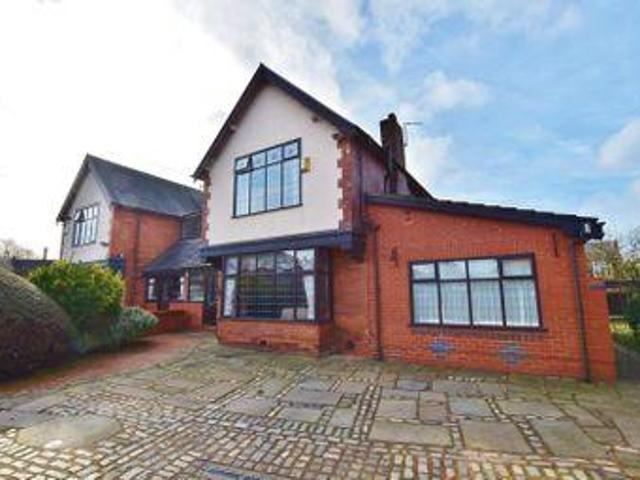 3 Bedrooms Semi detached house for sale in Vauban Drive, Salford M6