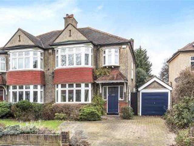 3 Bedrooms Semi detached house for sale in Valley Walk, Shirley, Croydon CR0