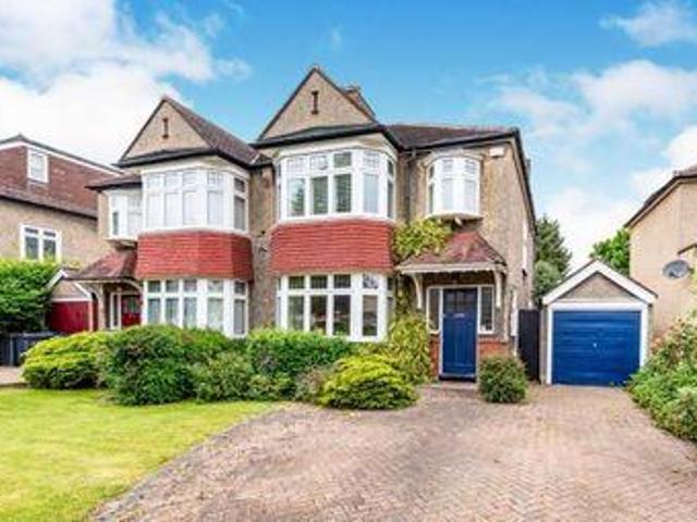 3 Bedrooms Semi detached house for sale in Valley Walk, Shirley, Croydon, Surrey CR0