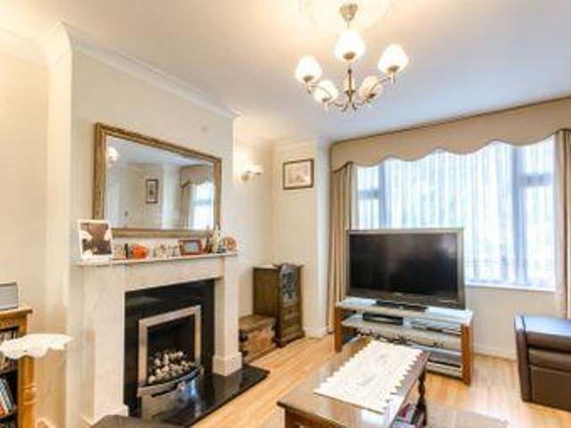 3 Bedrooms Semi detached house for sale in Vernon Crescent, East Barnet EN4