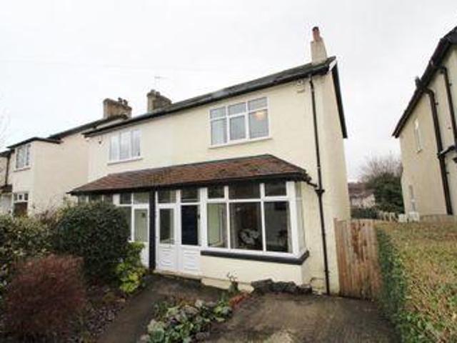 3 Bedrooms Semi detached house for sale in Victoria Crescent, Horsforth, Leeds LS18