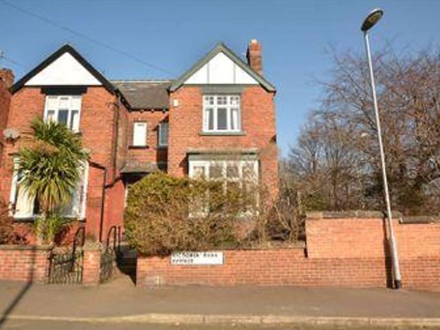 3 Bedrooms Semi detached house for sale in Victoria Park Avenue, Kirkstall, Leeds, West Yorkshire LS5
