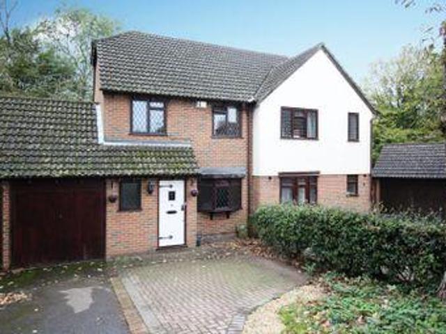 3 Bedrooms Semi detached house for sale in Violet Close, Chatham, Kent ME5
