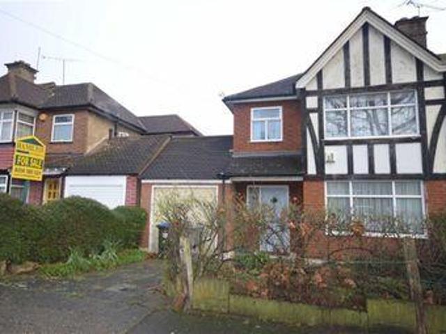 3 Bedrooms Semi detached house for sale in Vista Way, Kenton, Harrow HA3