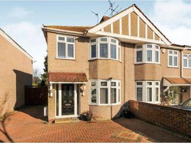3 Bedrooms Semi detached house for sale in York Avenue, Sidcup. DA15