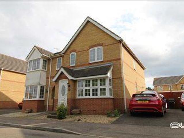 3 Bedrooms Semi detached house for sale in Yeates Drive, Kemsley, Sittingbourne ME10