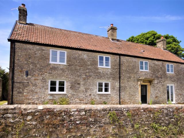 3 Bedrooms Semi Detached House To Let