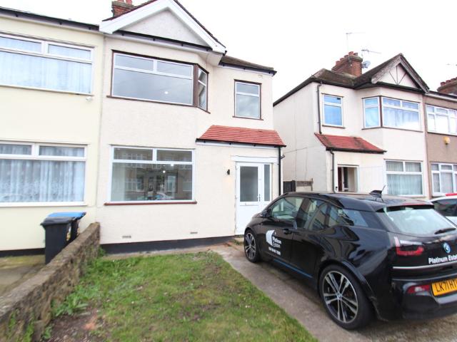 3 bedrooms Semi Detached House To Let