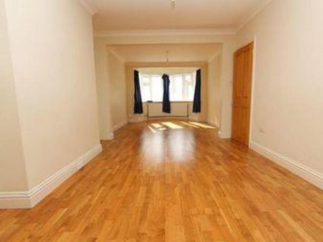 3 Bedrooms Terraced house for rent in Malvern Avenue, Harrow HA2