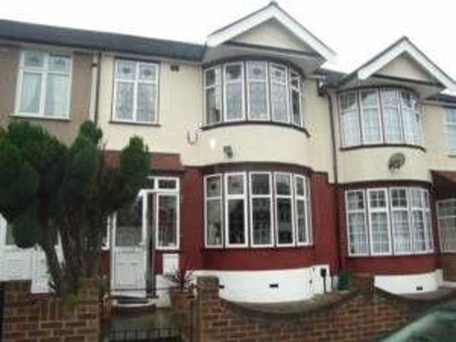3 Bedrooms Terraced house for rent in Manor Road, Barking IG11