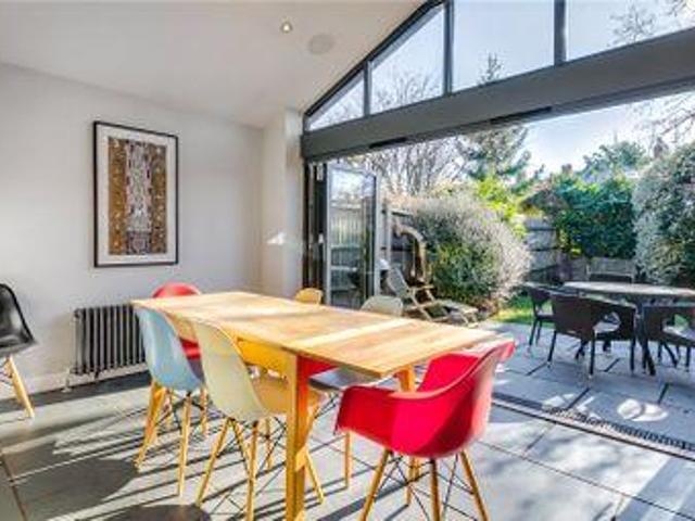 3 Bedrooms Terraced house for rent in Mapledene Road, London E8